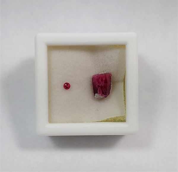 Red Beryl Rough & Cut Set, Wah Wah Mountains, Beaver County, Utah ...